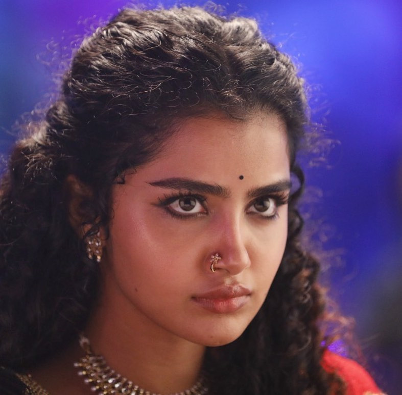 Anupama Parameswaran Latest Hot HD Phone Wallpapers | OyePhoto