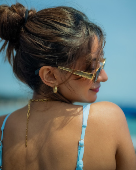 Back Look Anushka Sen Hot Sexy Photo | OyePhoto