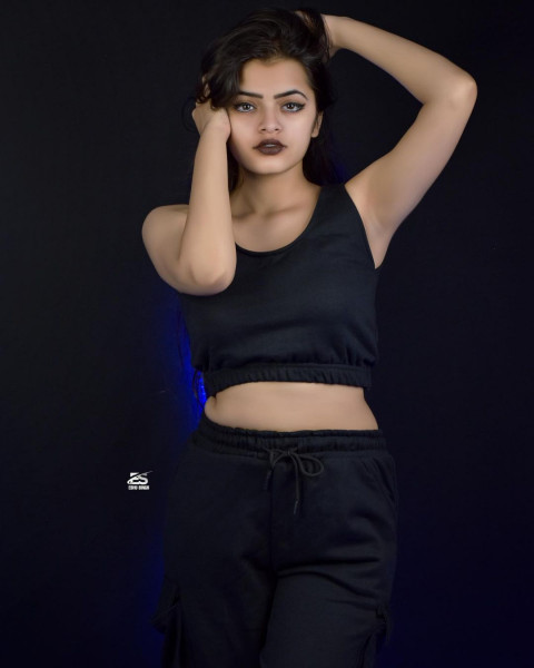 Beautiful Dipika Rana Wallpaper for Profile | OyePhoto