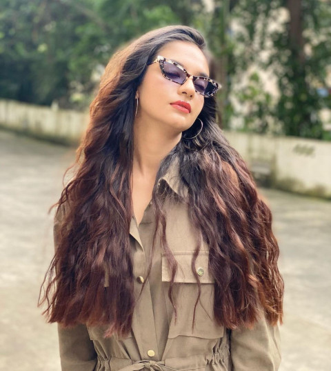 Beautiful Princess Anushka Sen Mobile Wallpaper HD | OyePhoto