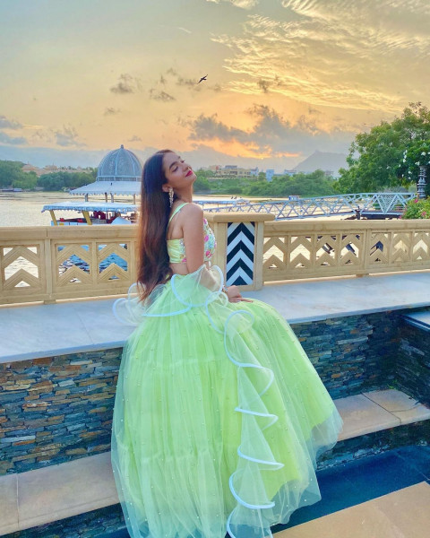 Beautiful Princess Anushka Sen Wallpaper | OyePhoto