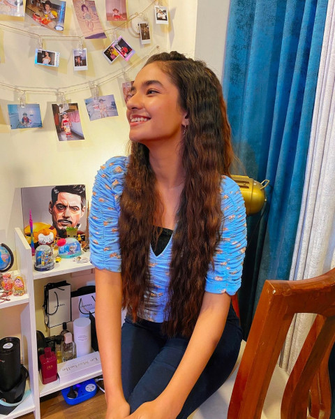 Beautiful Princess Anushka Sen Wallpaper Free HD | OyePhoto