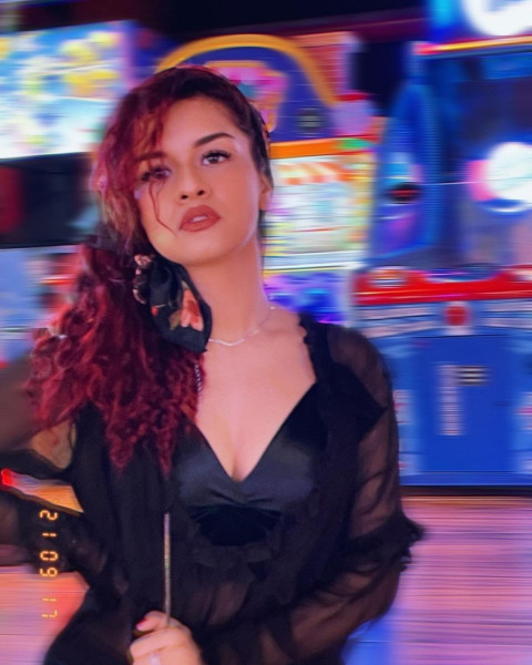 Cute Avneet Kaur HD Wallpapers Pic Images Dp | OyePhoto