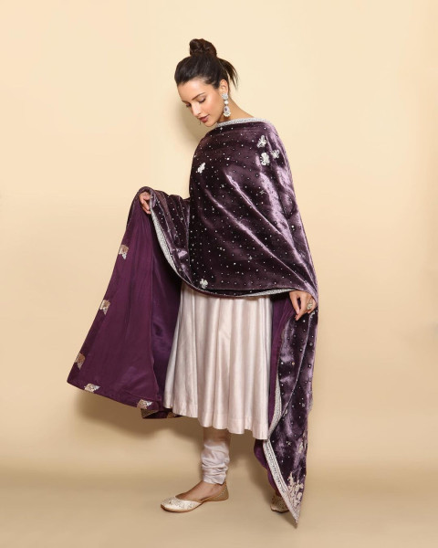 Cute Tripti Dimri Hot HD Photos With Black Dress Wallpapers Free | OyePhoto