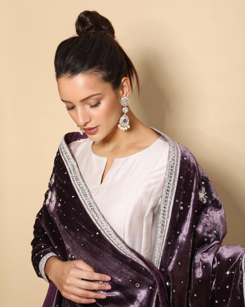 Cute Tripti Dimri Hot HD Photos With Black Dress Wallpapers Free | OyePhoto