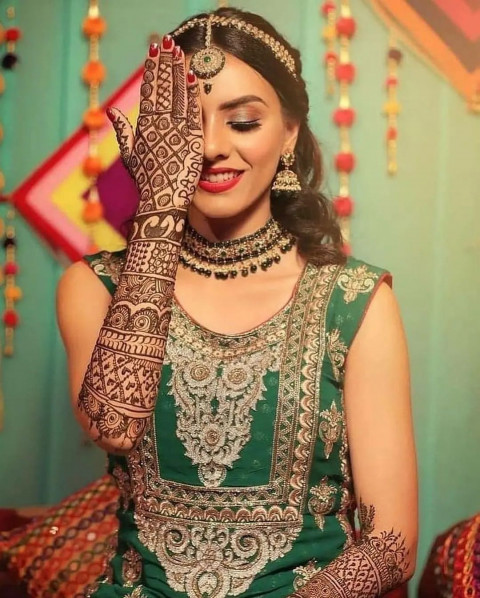 Full Hand Mehndi Design Photos For Pre Wedding | OyePhoto