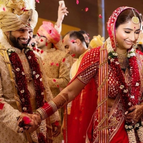 Indian Wedding Couple Photography Ideas Pictures | OyePhoto