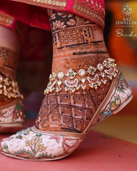 Mehendi Design Photos For Pre Wedding Wallappers | OyePhoto