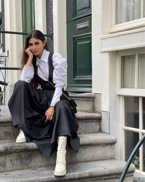 Mouni Roy HD Wallpapers Photos WhatsApp Dp | OyePhoto