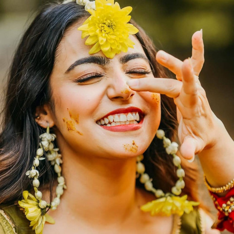 Wedding Haldi Images HD Wallpaper For Girls | OyePhoto