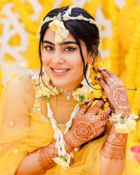 Wedding Haldi Images HD Wallpaper For Girls | OyePhoto
